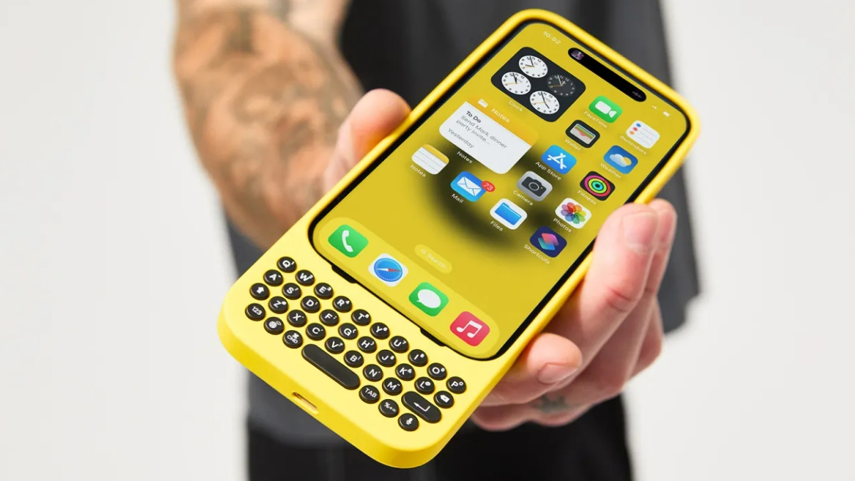 iPhone QWERTY Keyboard Case: சர்ப்ரைஸ்.. பட்டன்களுடன் உலாவும் iPhone ...